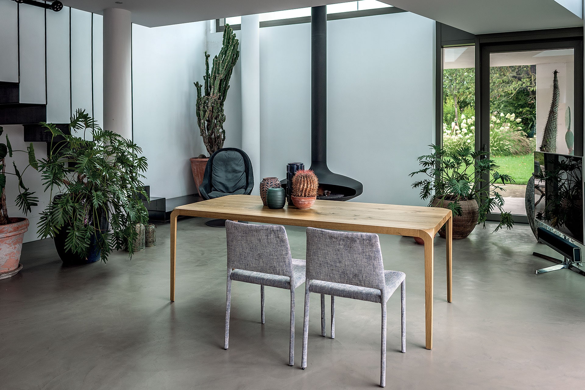 Sleek Table - DBDA DESIGN LAB